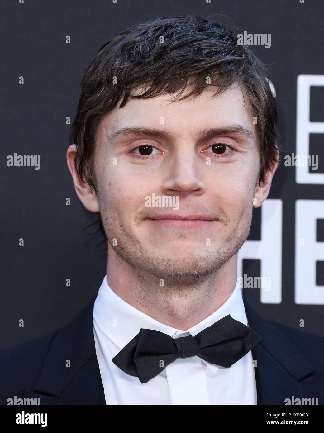 Evan peters 2022 hi-res stock photography and images - Alamy