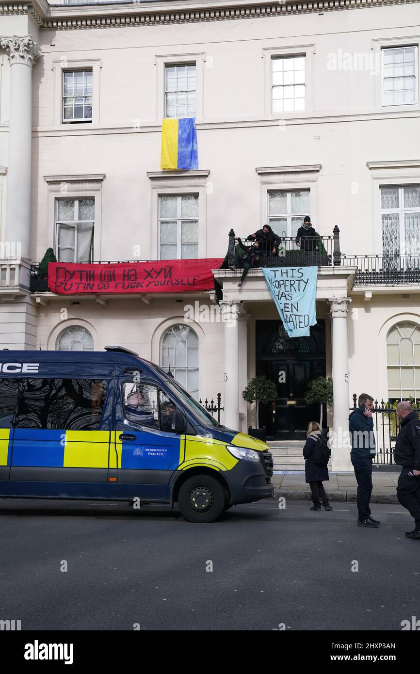 Metropolitan police territorial support group hi-res stock photography ...