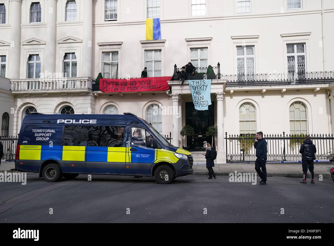 Metropolitan police territorial support group hi-res stock photography ...