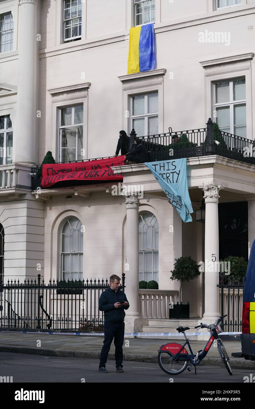 Metropolitan police territorial support group hi-res stock photography ...