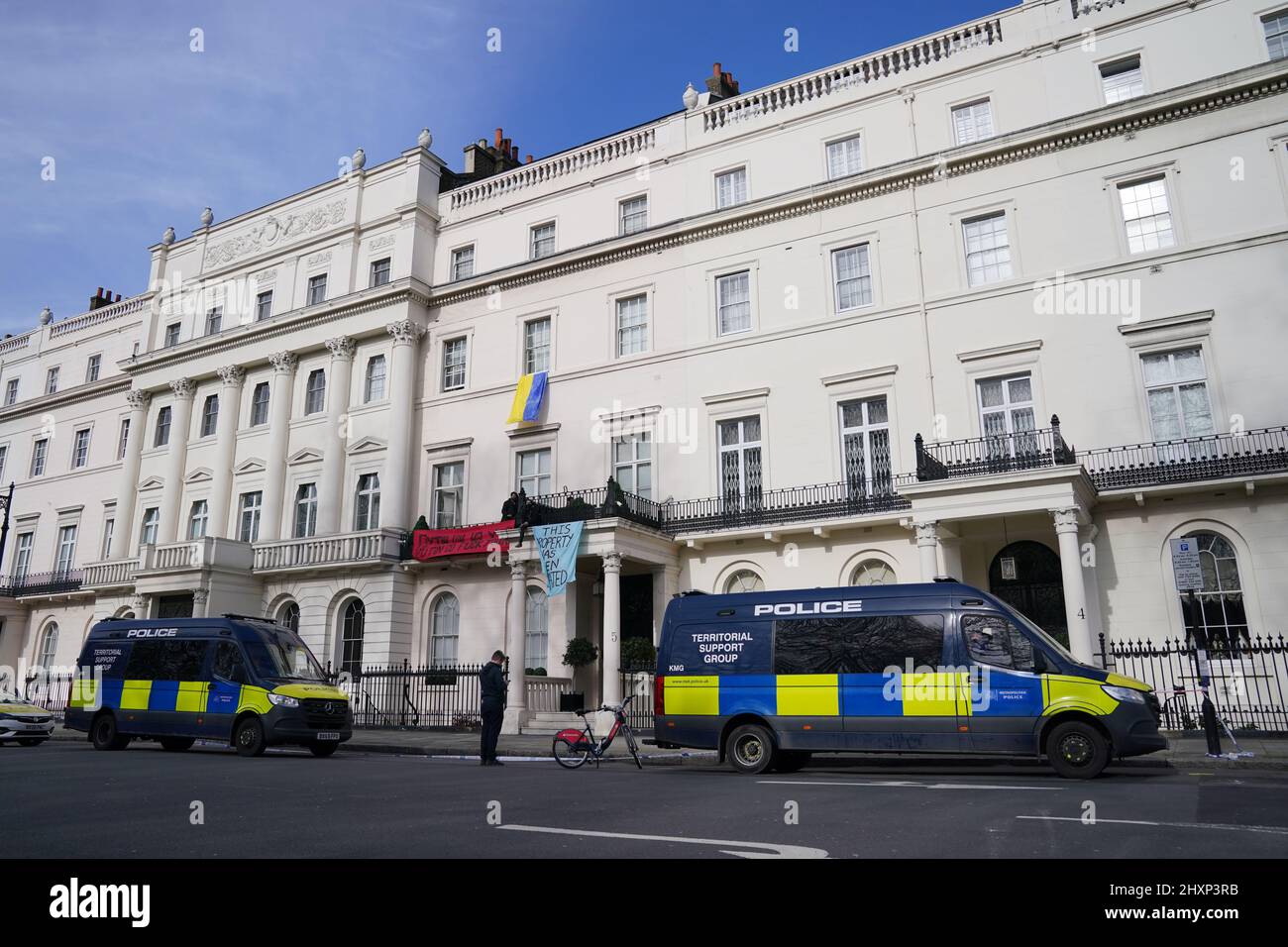 Metropolitan police territorial support group hi-res stock photography ...