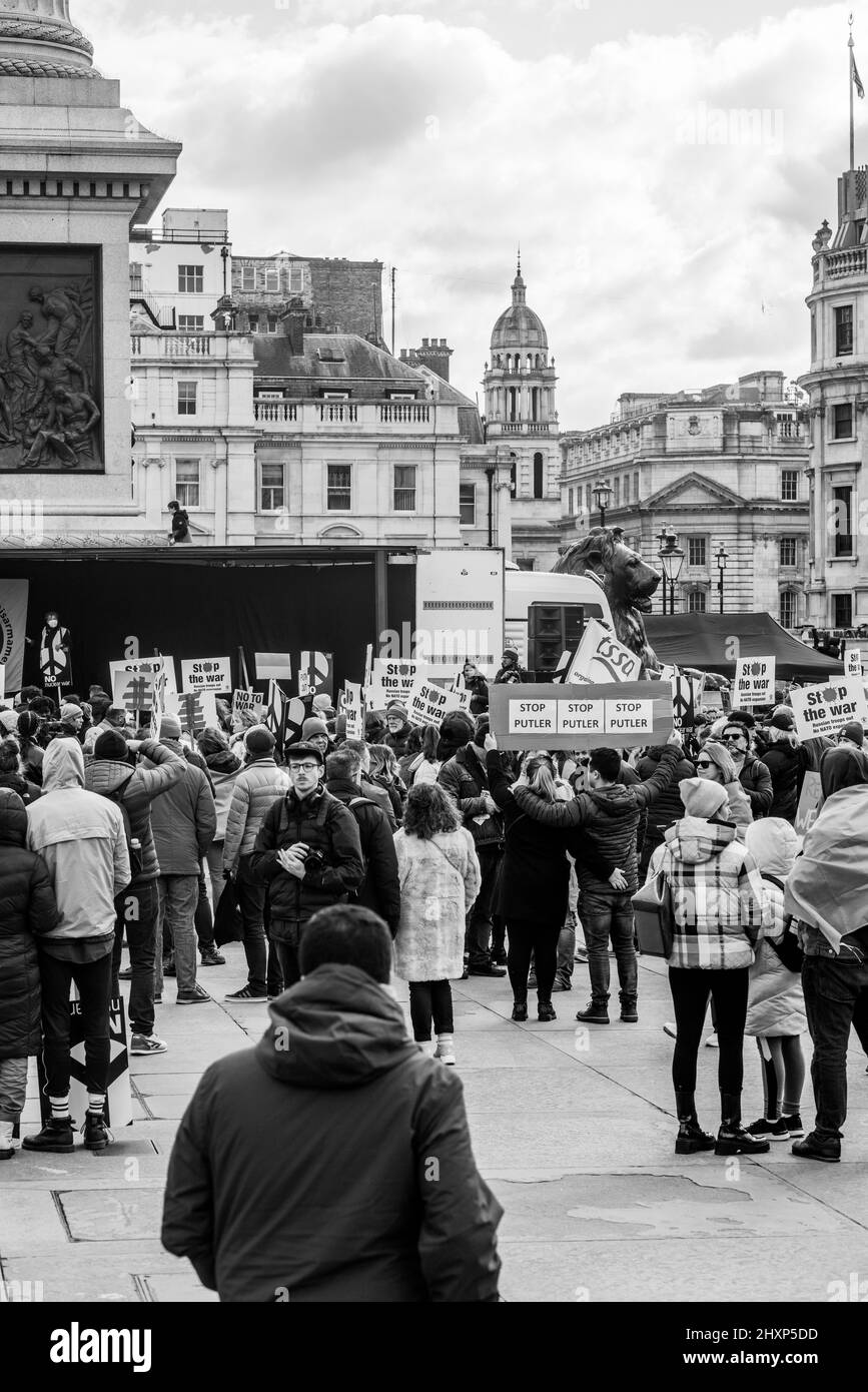 London ukraine protest Black and White Stock Photos & Images - Alamy