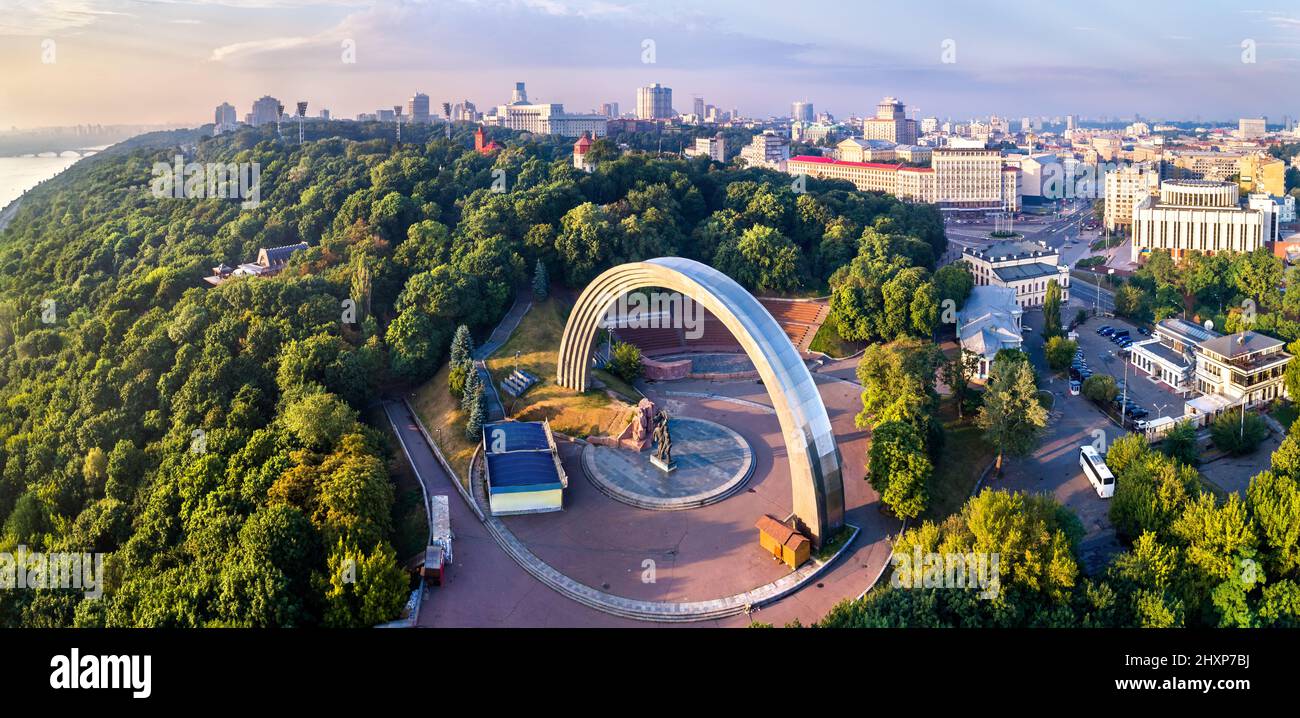 Friendship of nations monument hi-res stock photography and images - Alamy