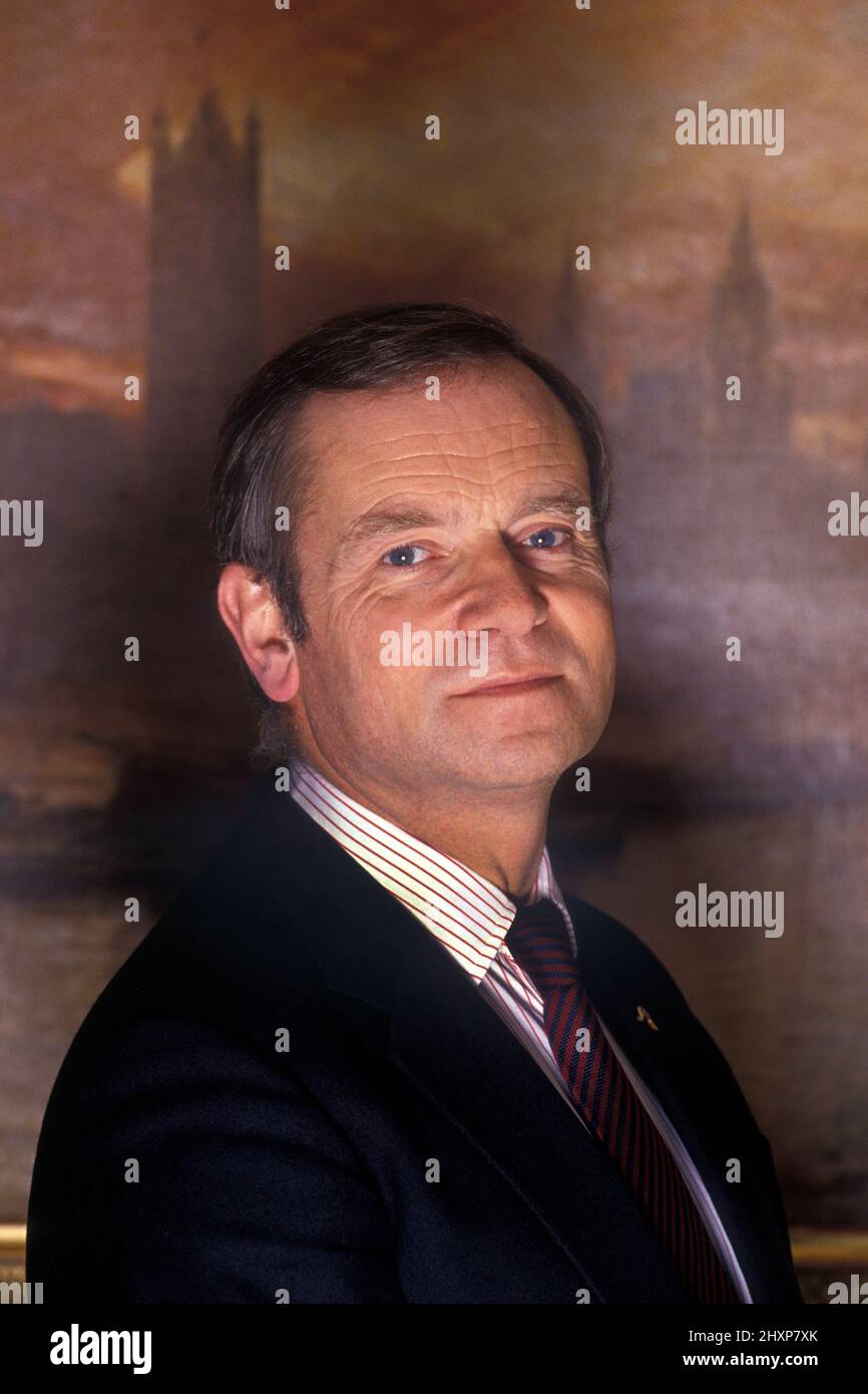 Jeffrey archer hi-res stock photography and images - Alamy