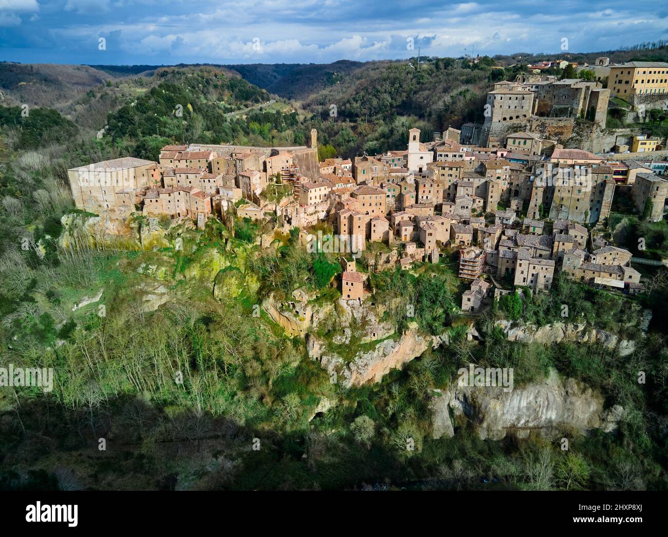 Mittelalterliche stadt sorano hi-res stock photography and images - Alamy