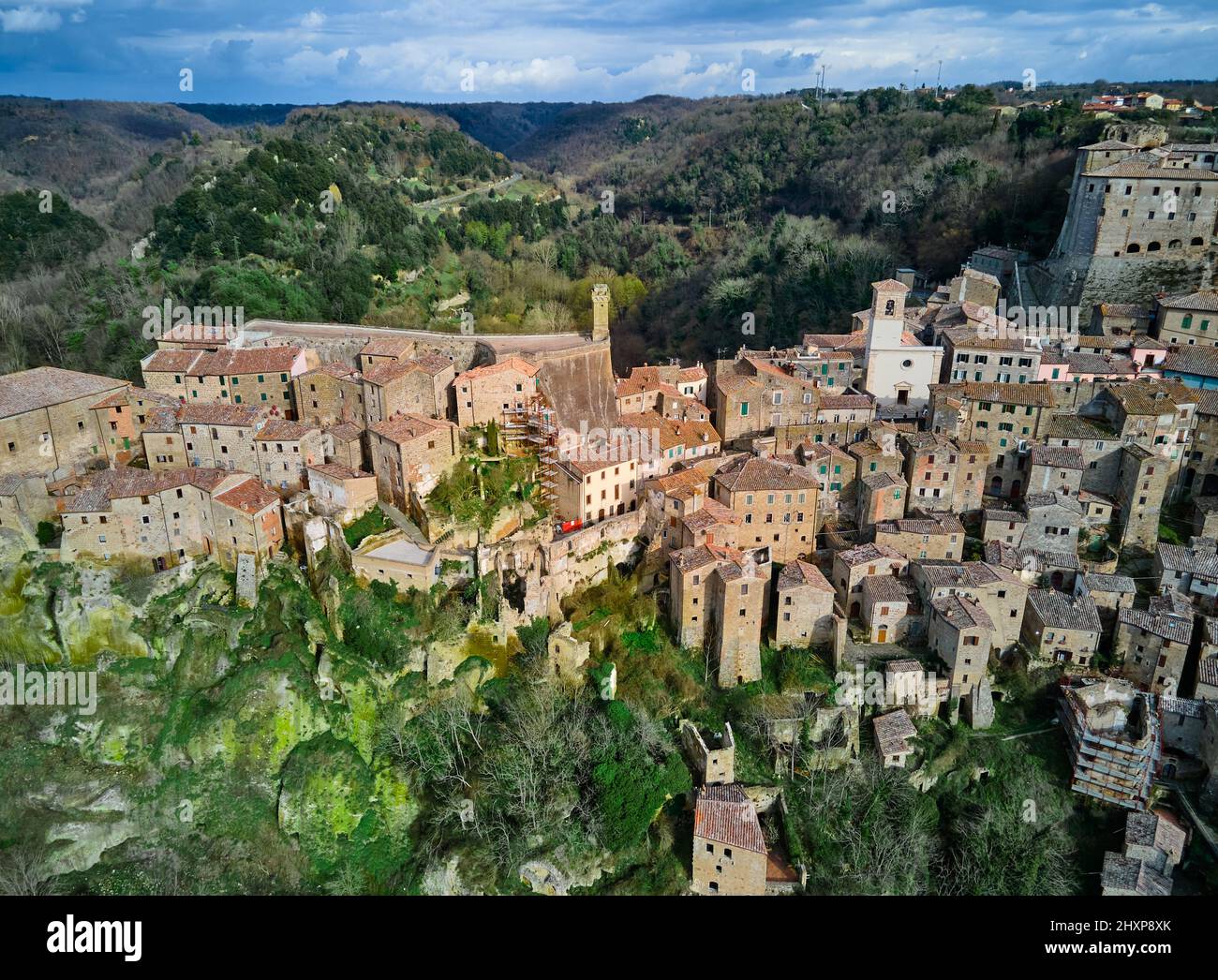 Aerial view of medieval town Sorano, Tuscany, Italy Stock Photo - Alamy