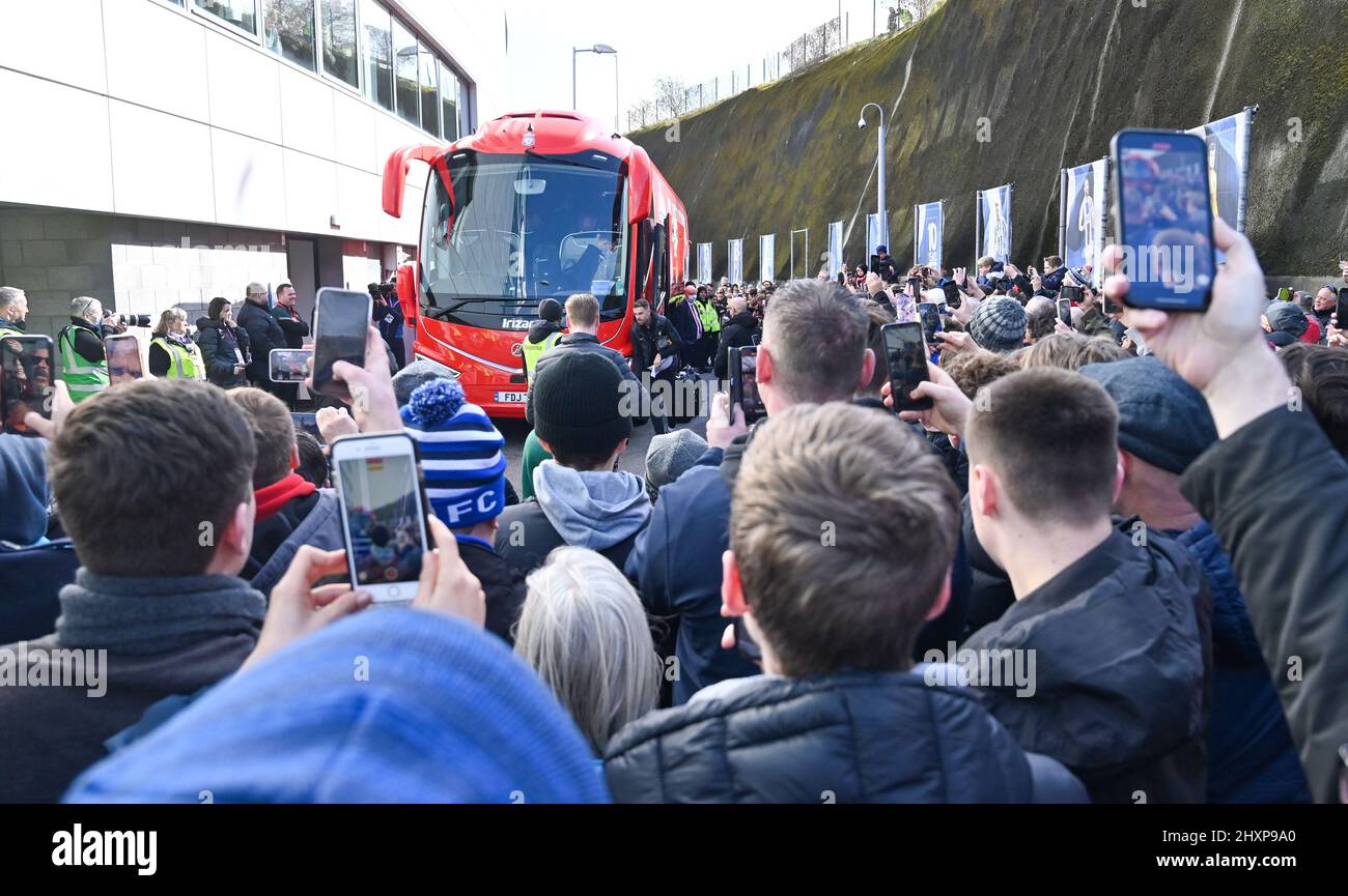 Football team buses hi-res stock photography and images - Alamy