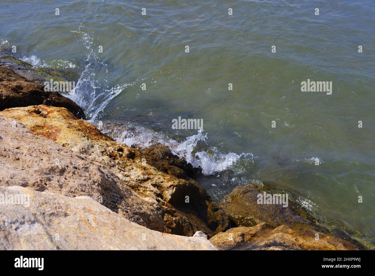 Water busting over rocks hi-res stock photography and images - Alamy