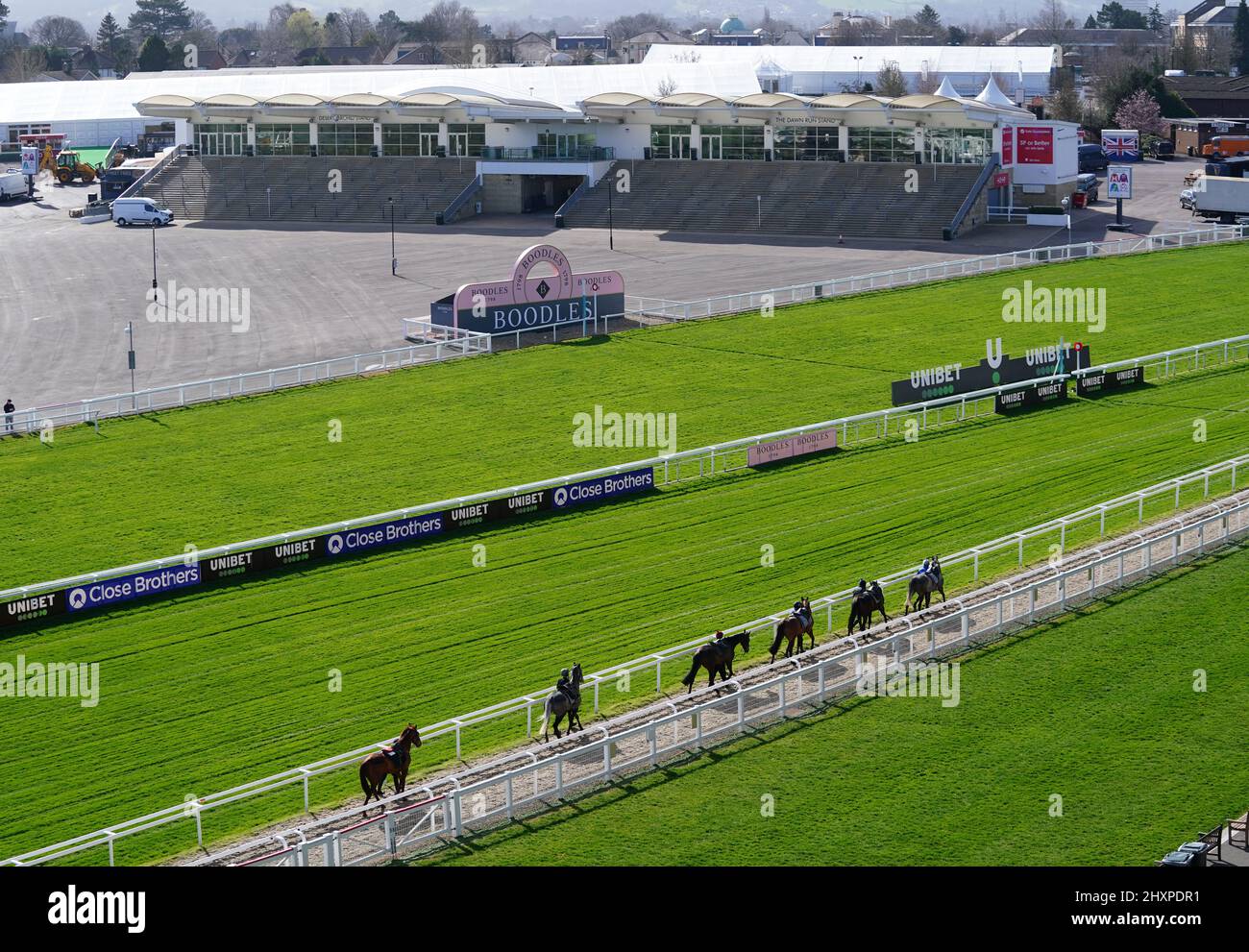 Dawn run cheltenham hi-res stock photography and images - Alamy