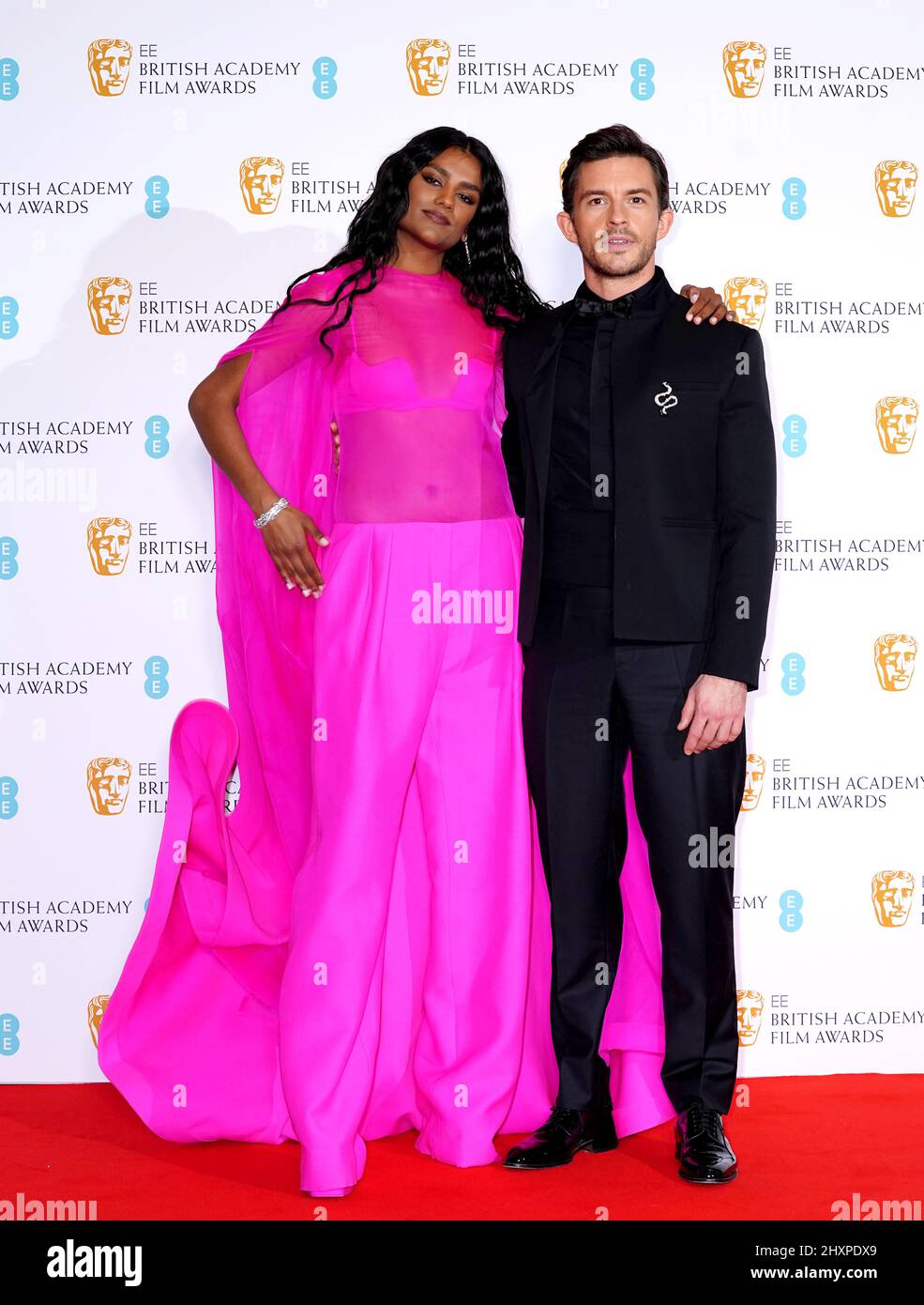Jonathan bailey and simone ashley hi-res stock photography and images ...