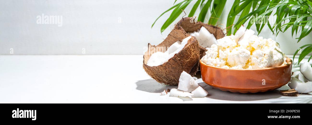 Homemade coconut cottage cheese. Vegan coconut non-dairy cottage cheese ...