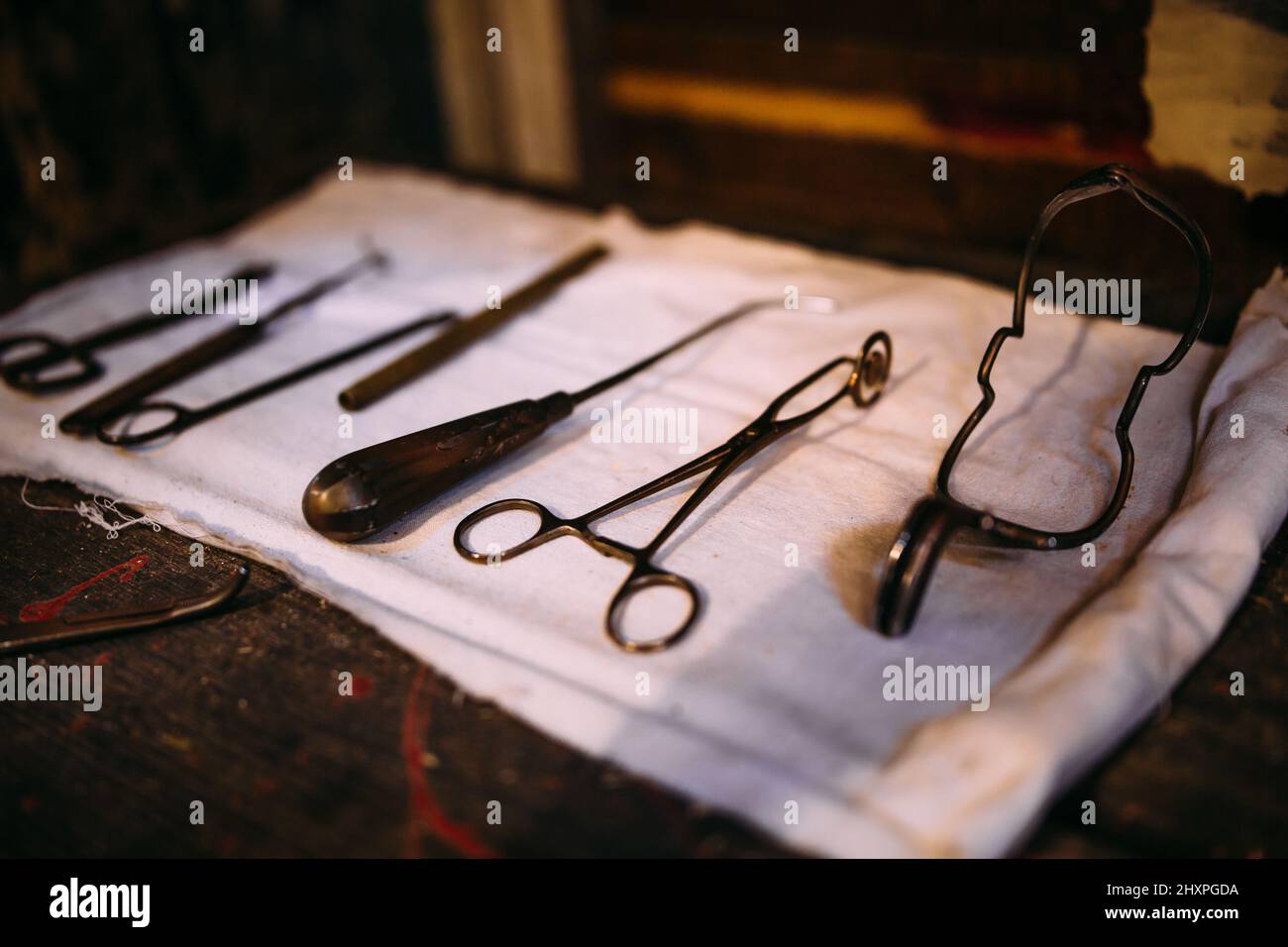 Vintage surgical instruments hi-res stock photography and images - Alamy