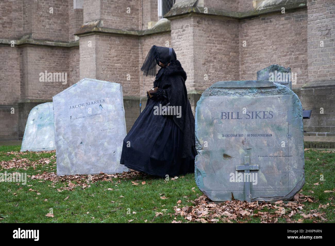 Victorian tombstones hi-res stock photography and images - Alamy