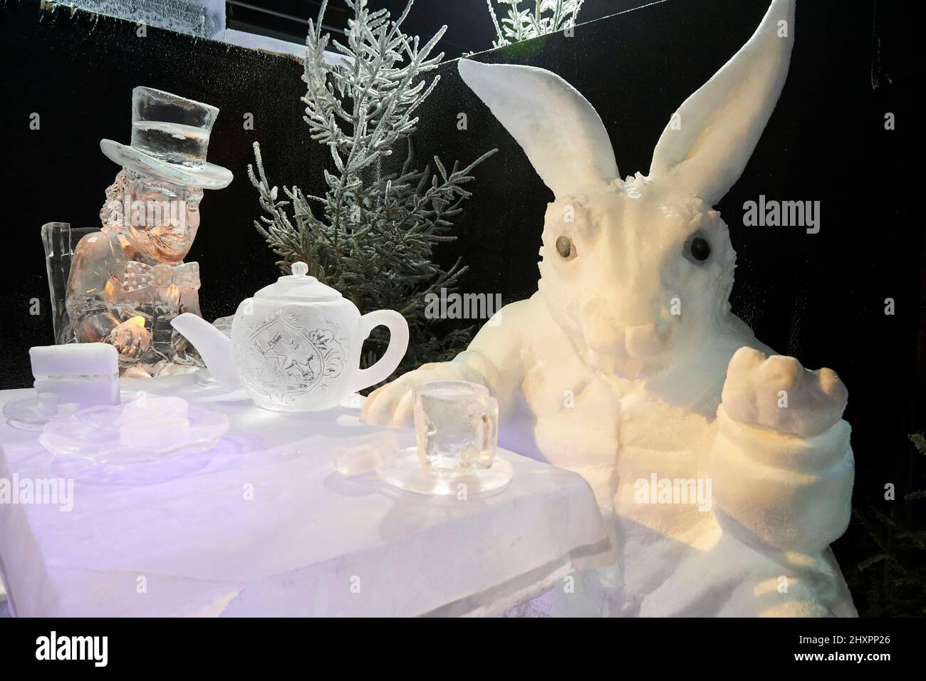 Characters frozen hi-res stock photography and images - Alamy