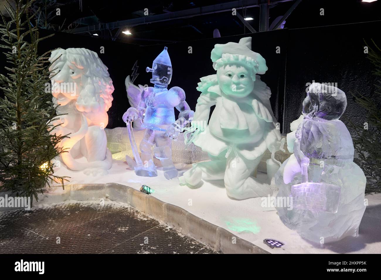 Ice characters from the tale The Wizard of Oz Stock Photo - Alamy
