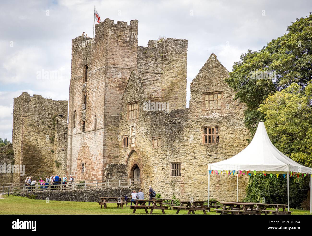 Historical ludlow castle hi-res stock photography and images - Alamy