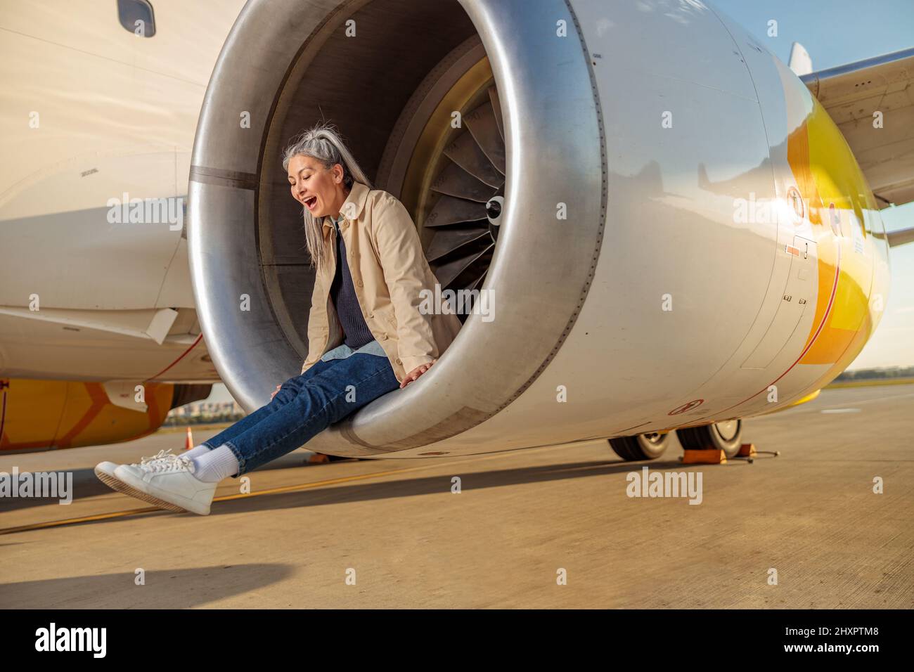 Airplane traveler hi-res stock photography and images - Alamy