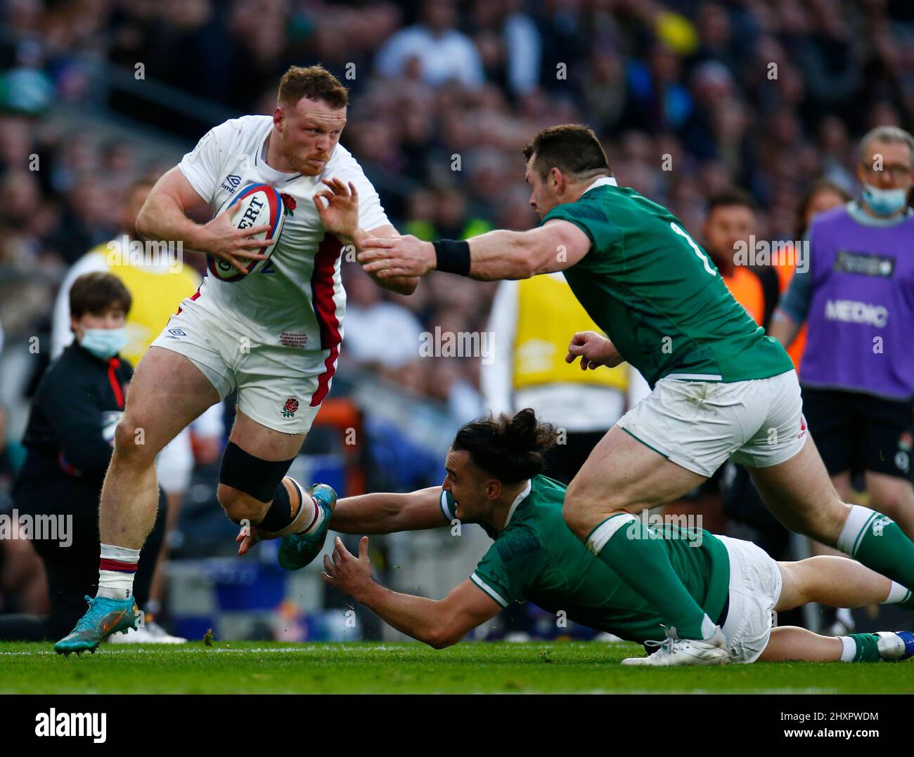 LONDON, ENGLAND - MARCH 12: Sam Simmonds of England during Guinness six ...