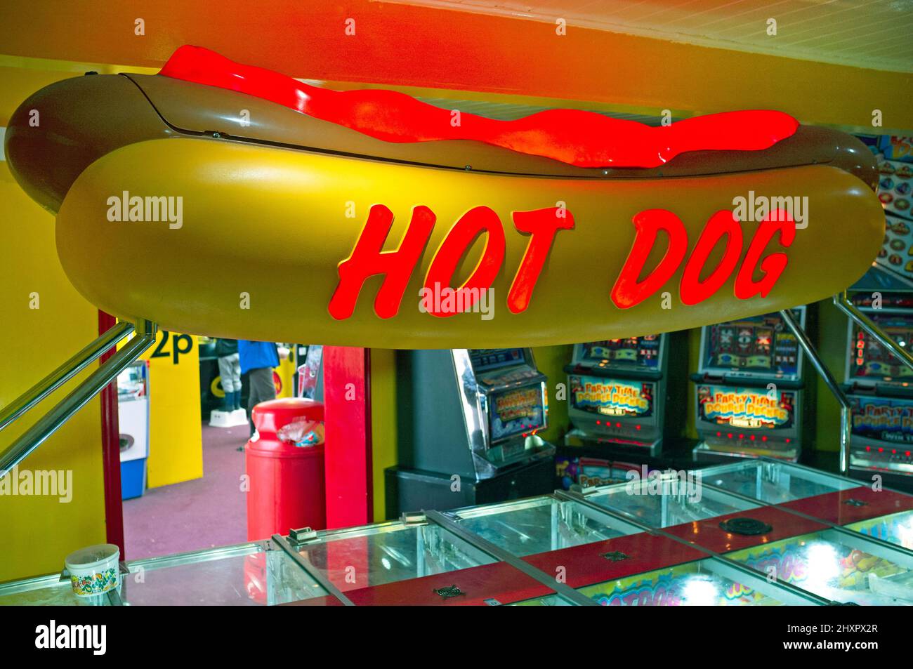 An amusement arcade on the Worthing seafront Stock Photo - Alamy