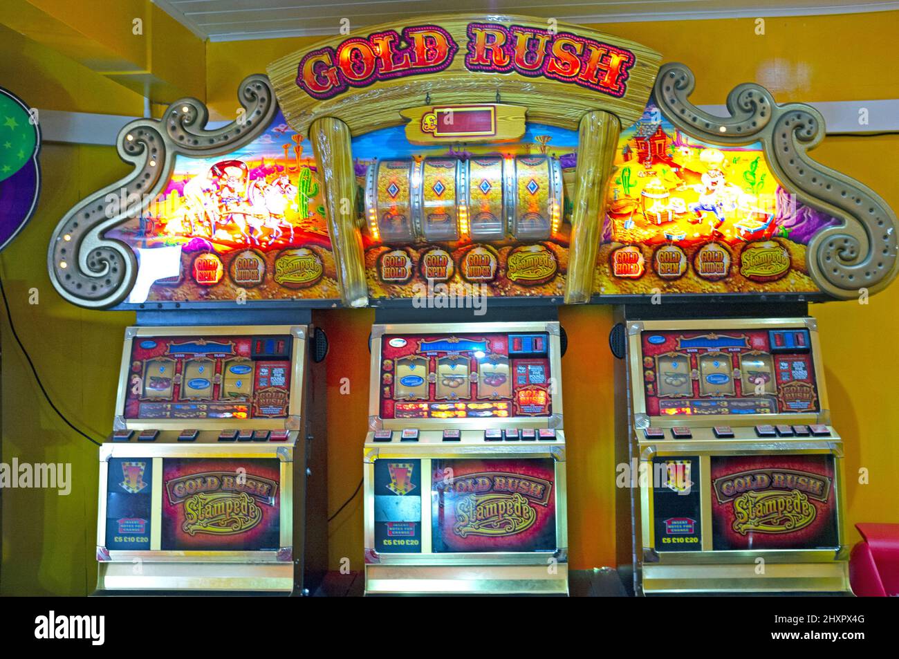 An amusement arcade on the Worthing seafront Stock Photo - Alamy