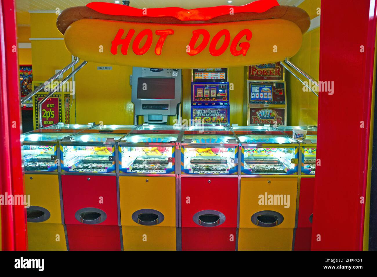 An amusement arcade on the Worthing seafront Stock Photo - Alamy