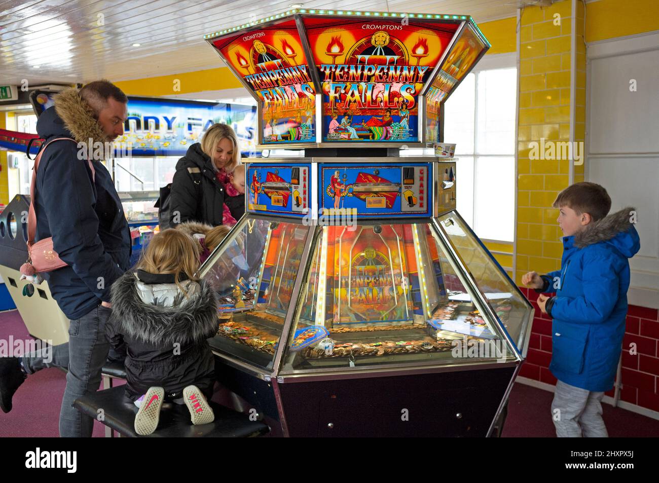 An amusement arcade on the Worthing seafront Stock Photo - Alamy