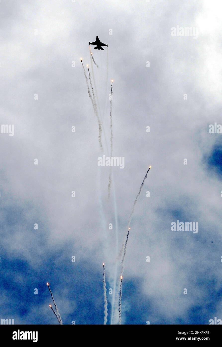 Islamabad. 14th Mar, 2022. A Pakistani fighter jet performs aerobatic ...
