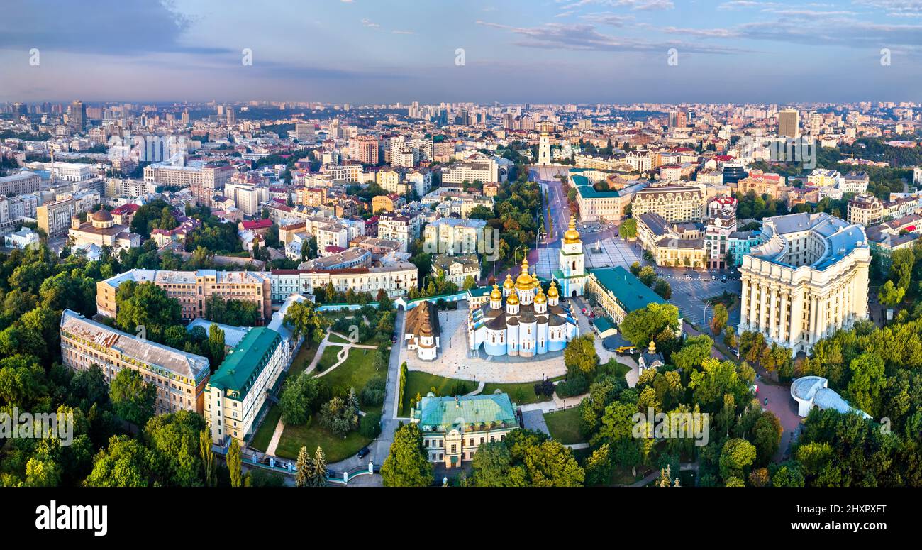 Government building in center kiev hi-res stock photography and images ...
