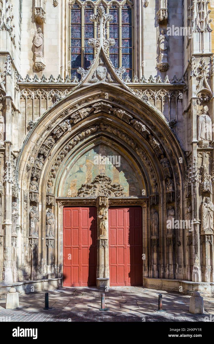 famous entrance gate with statues at Cathedral of St. Jean Maltese ...