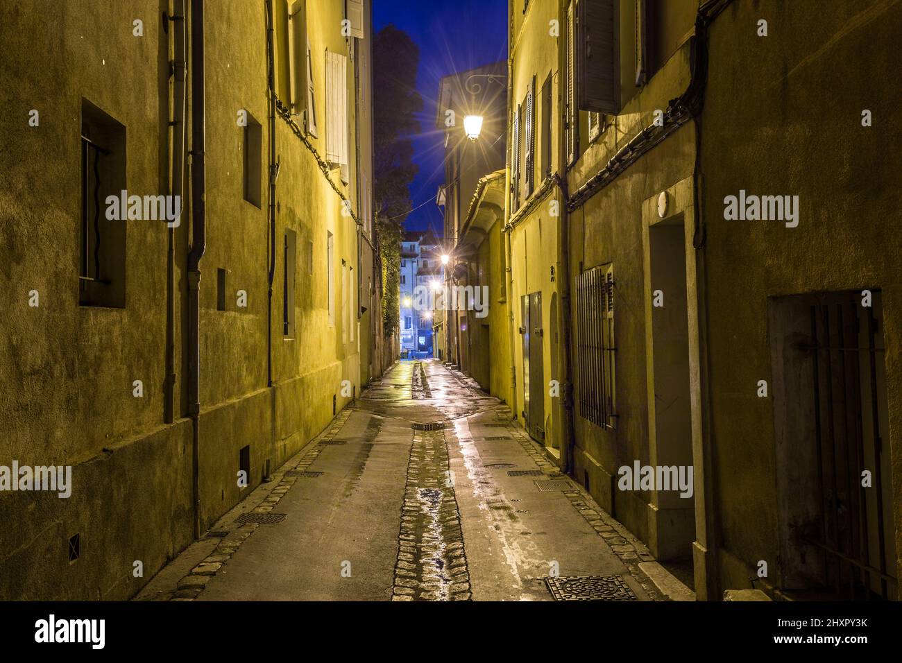 small alley by night in Aix en Provence, France Stock Photo - Alamy