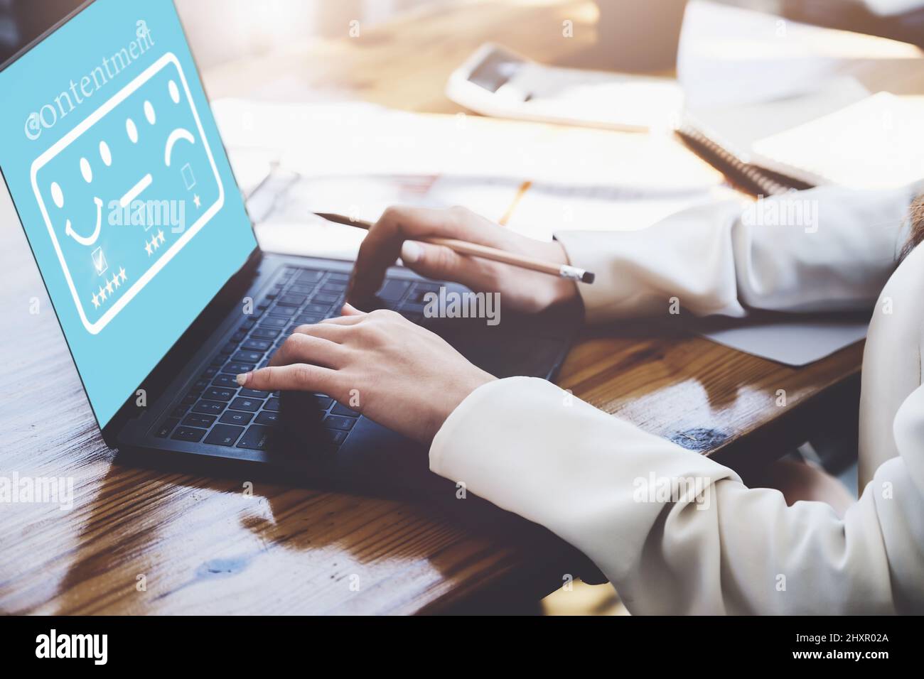 Woman star customer review hi-res stock photography and images - Alamy