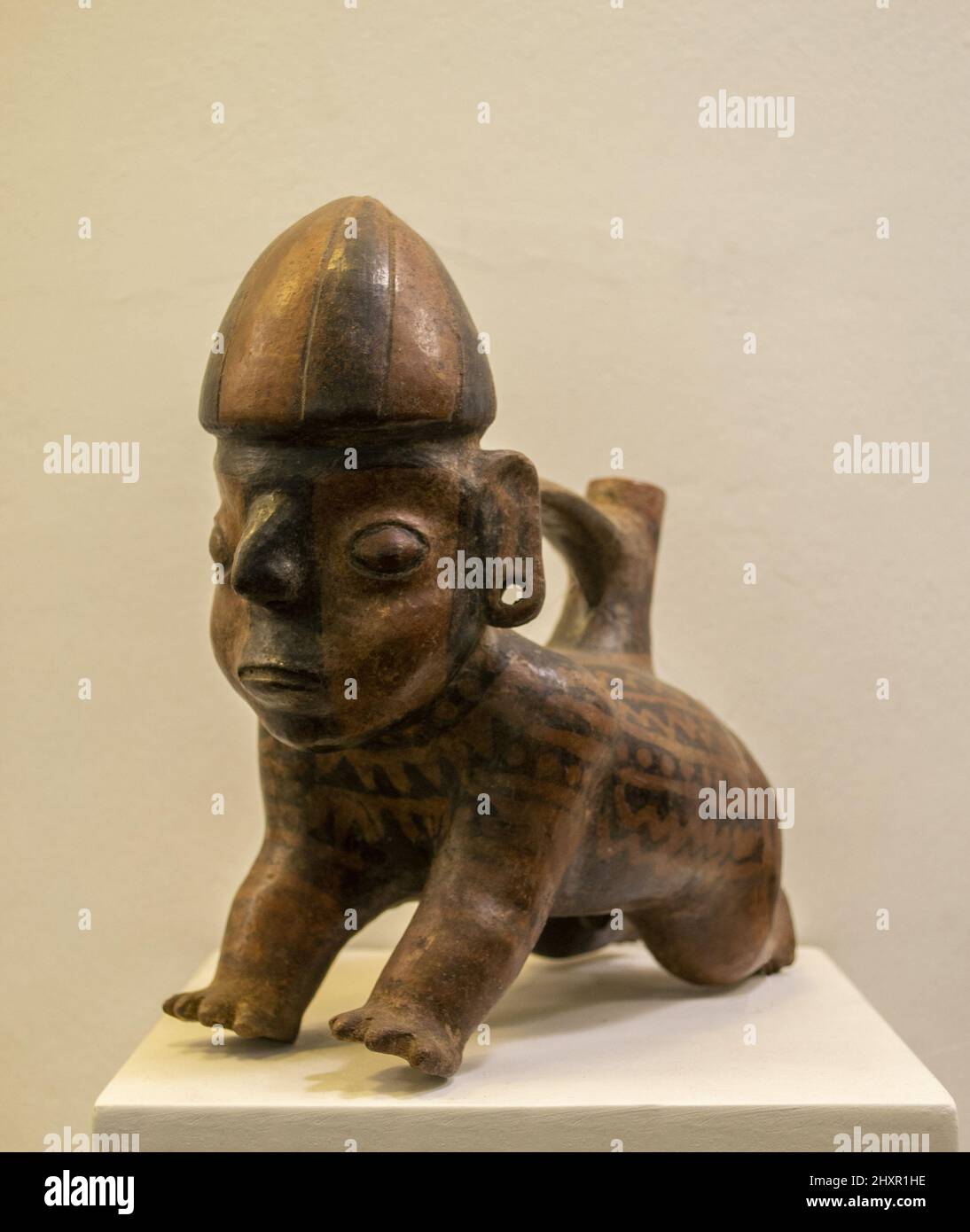 Peruvian archaeological pieces. Peruvian ceramic Stock Photo - Alamy
