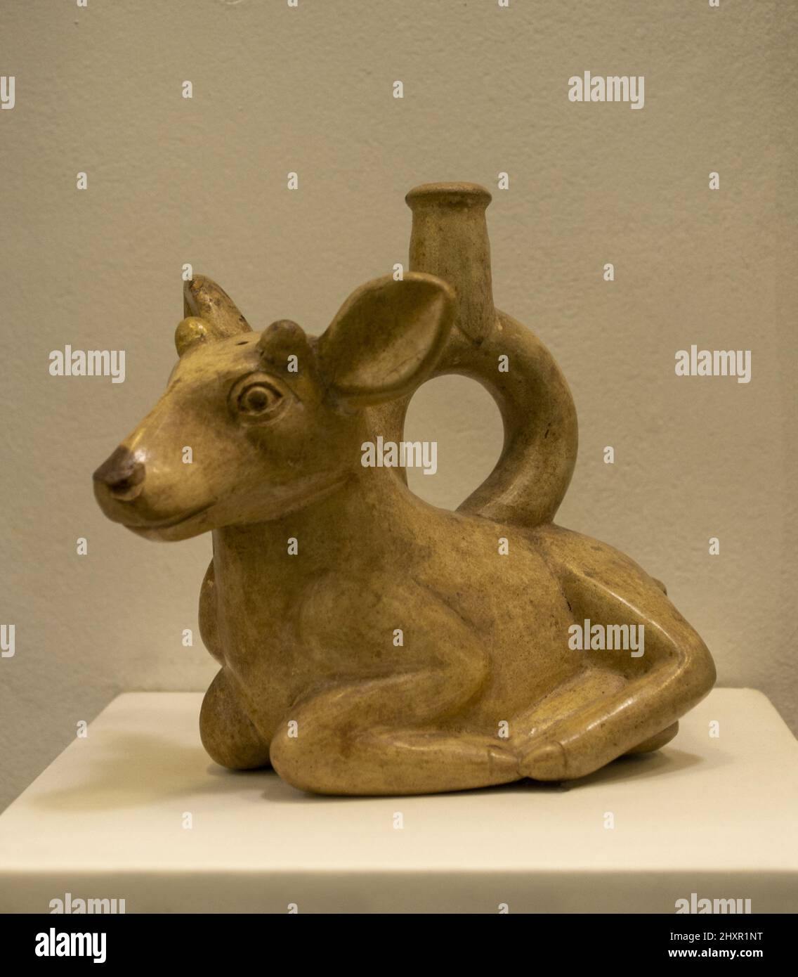 Peruvian archaeological pieces. Peruvian ceramic Stock Photo - Alamy