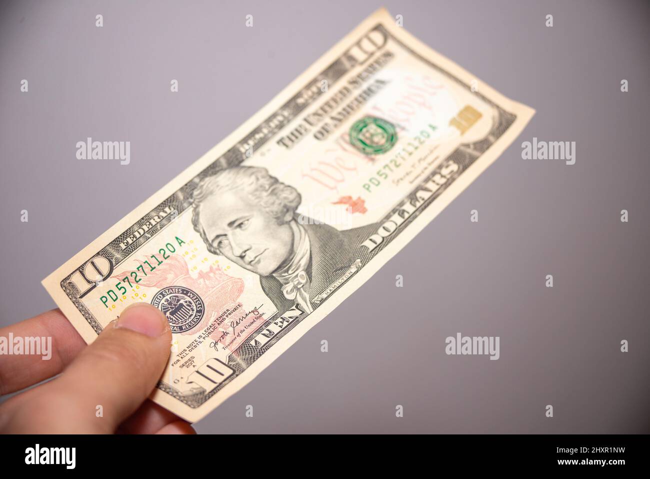 Hand holding 10 dollar banknote hi-res stock photography and images - Alamy