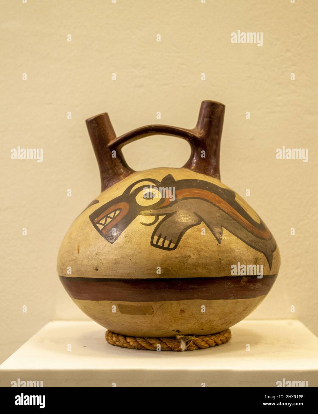 Peruvian archaeological pieces. Peruvian ceramic Stock Photo - Alamy
