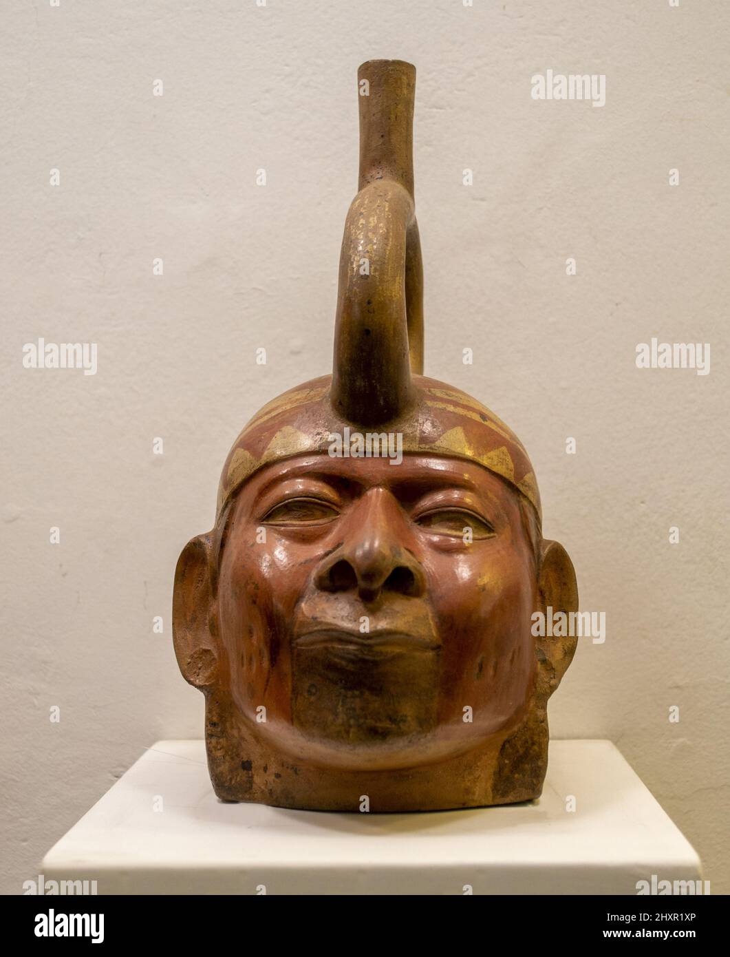 Peruvian archaeological pieces. Peruvian ceramic Stock Photo - Alamy
