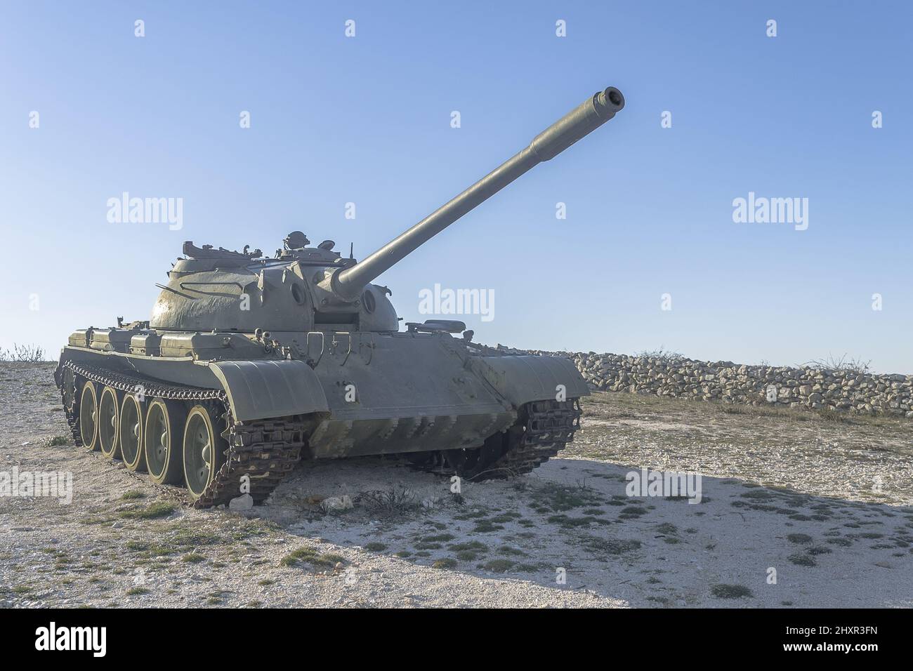Russian made main battle tank on a battlefield Stock Photo - Alamy