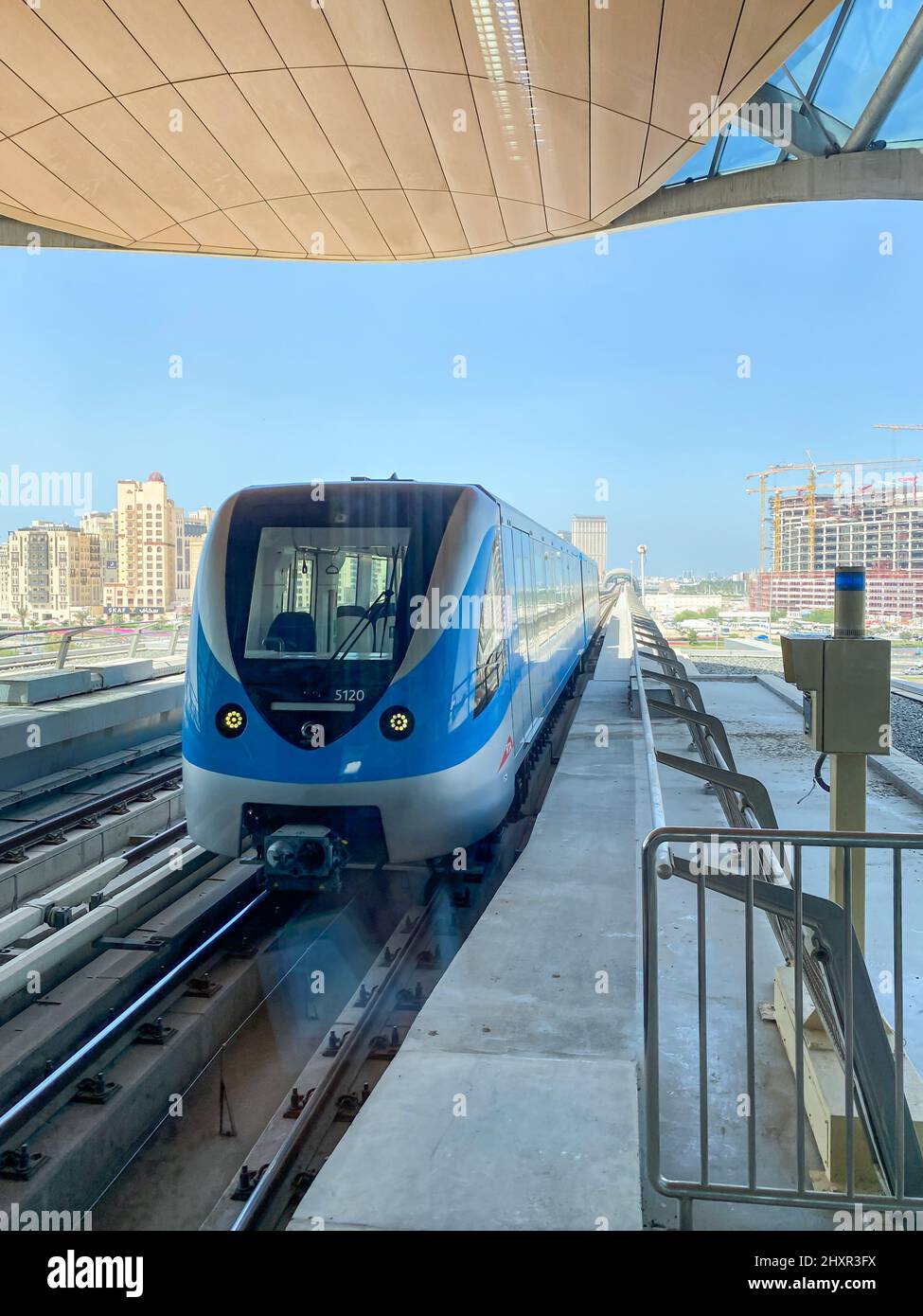Metro Train arriving on Dubai Metro Stock Photo - Alamy