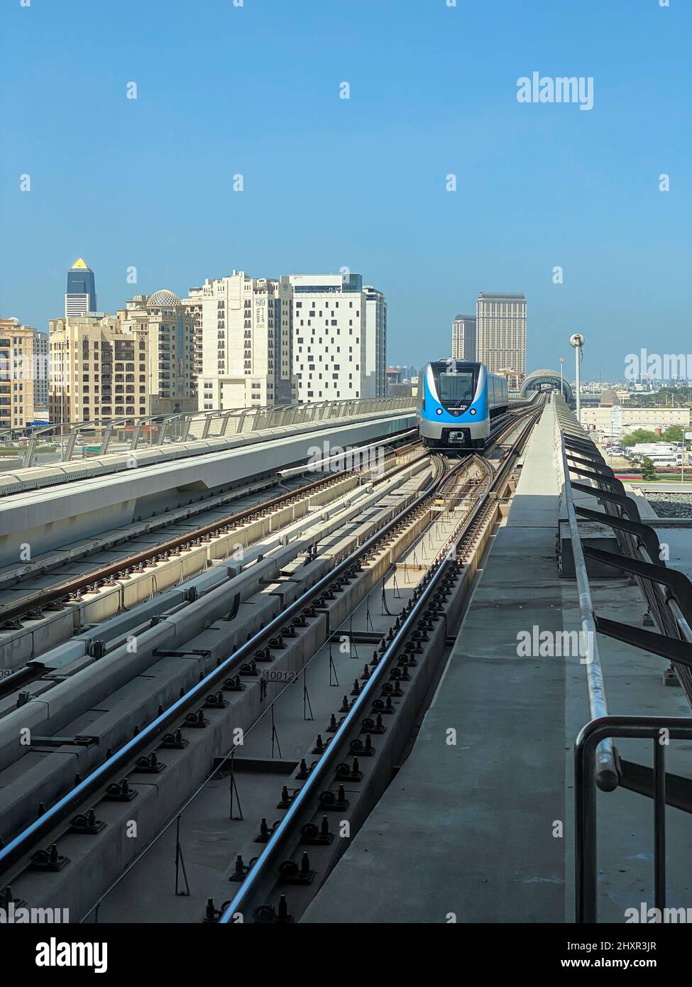 Metro Train arriving on Dubai Metro Stock Photo - Alamy