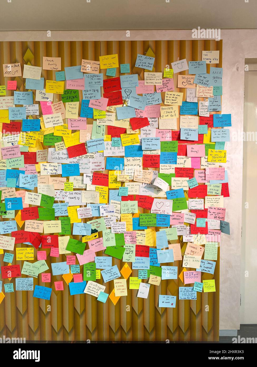 Adhesive note messages hi-res stock photography and images - Alamy