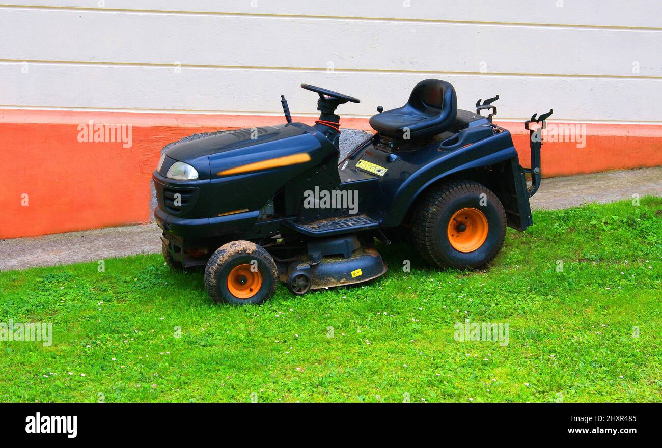 Agricultural grass cutter hi-res stock photography and images - Alamy