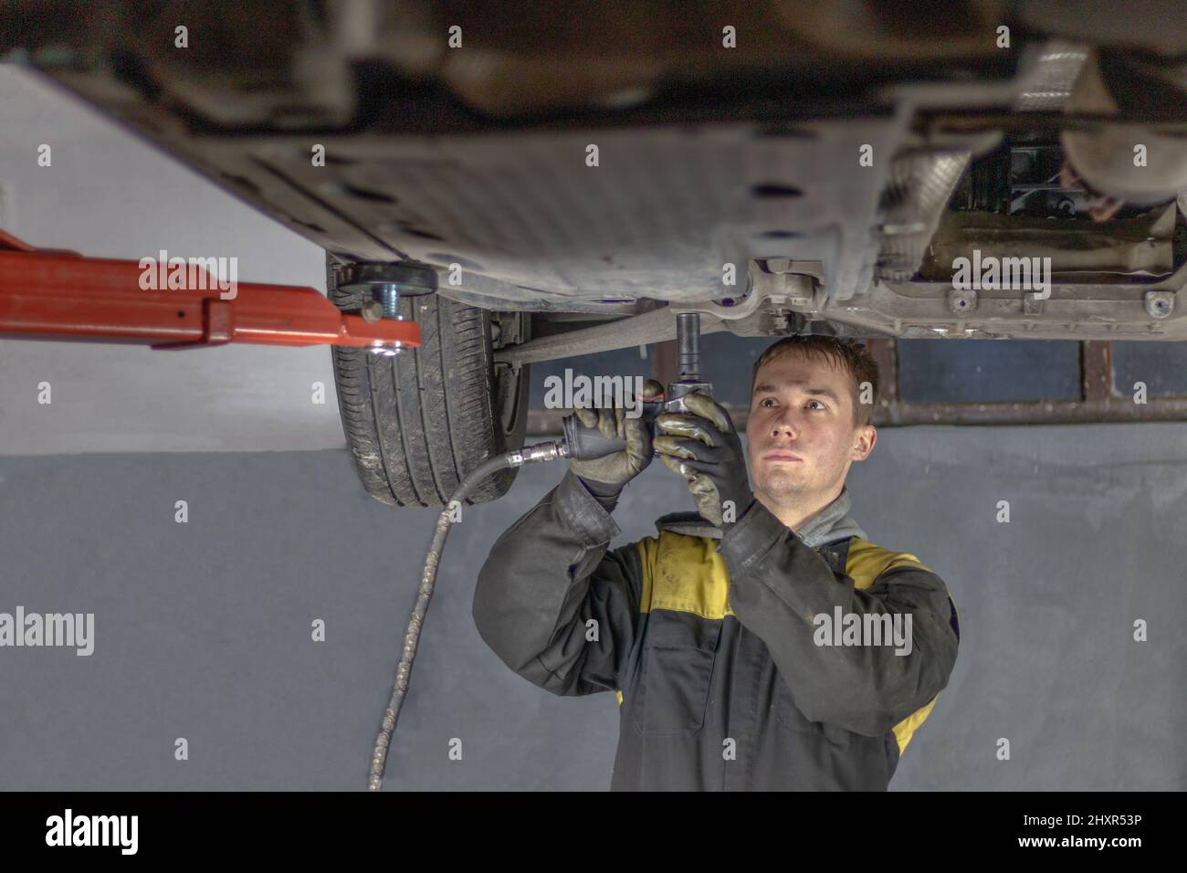 Hard motor mechanic car hi-res stock photography and images - Alamy