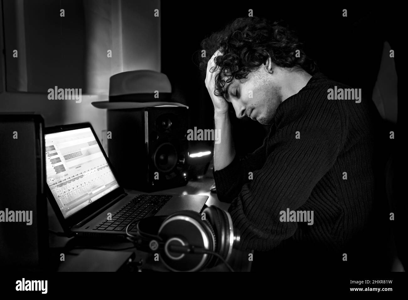 Piano soundboard Black and White Stock Photos & Images - Alamy