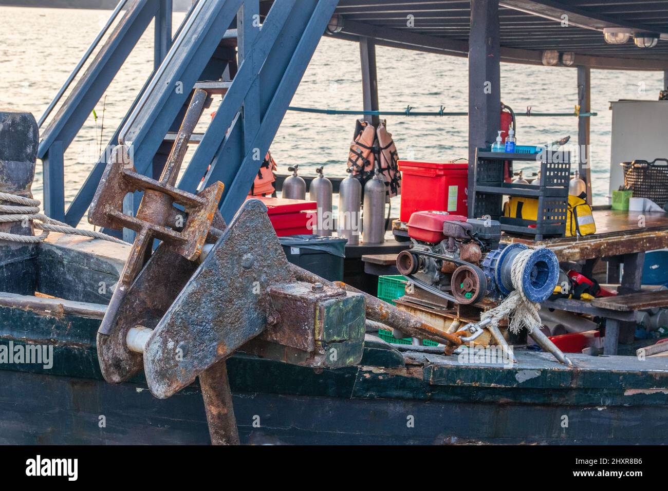 diesel engine with a rope for radiesel engine with a rope for raising ...