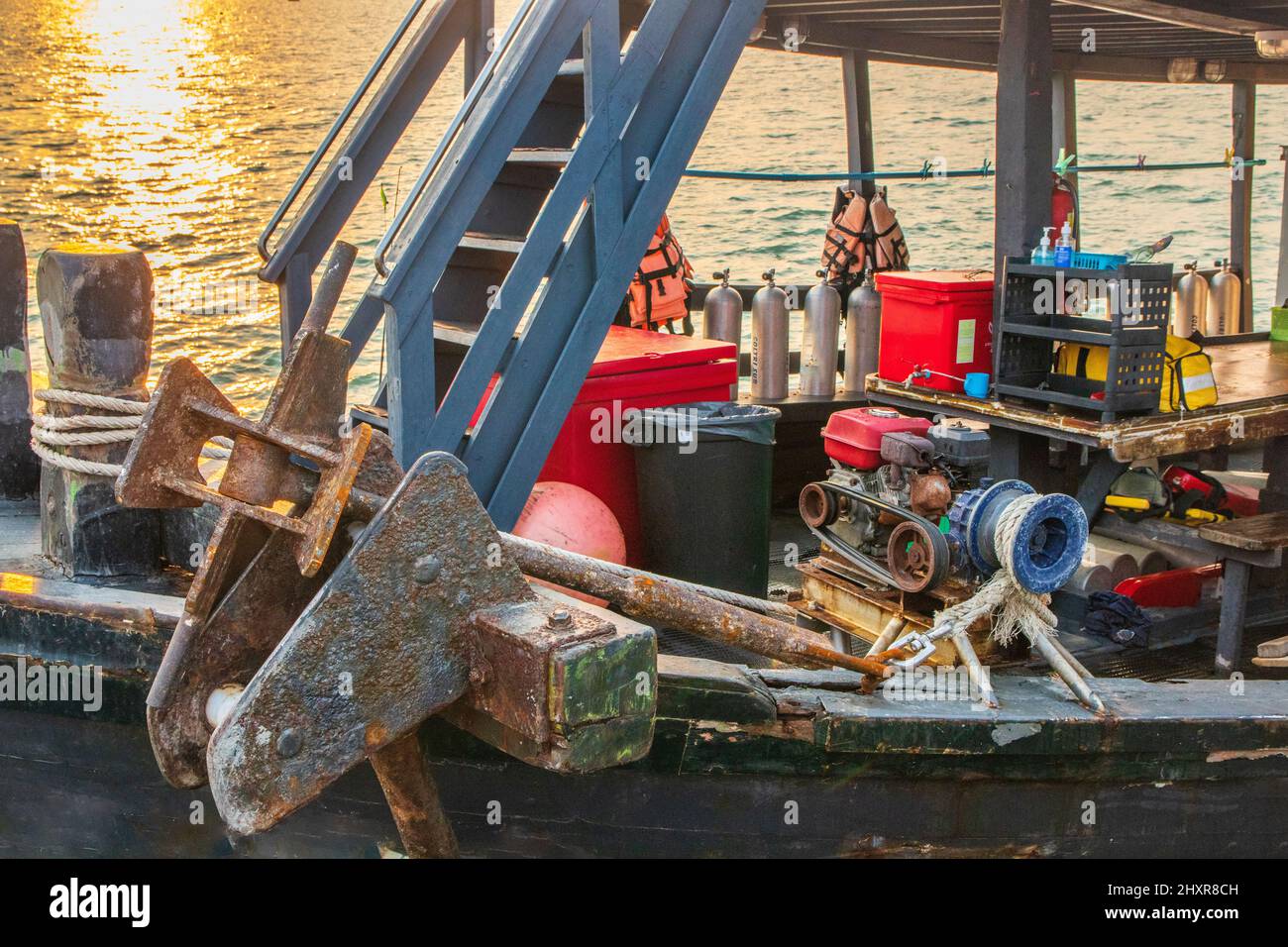 diesel engine with a rope for radiesel engine with a rope for raising ...