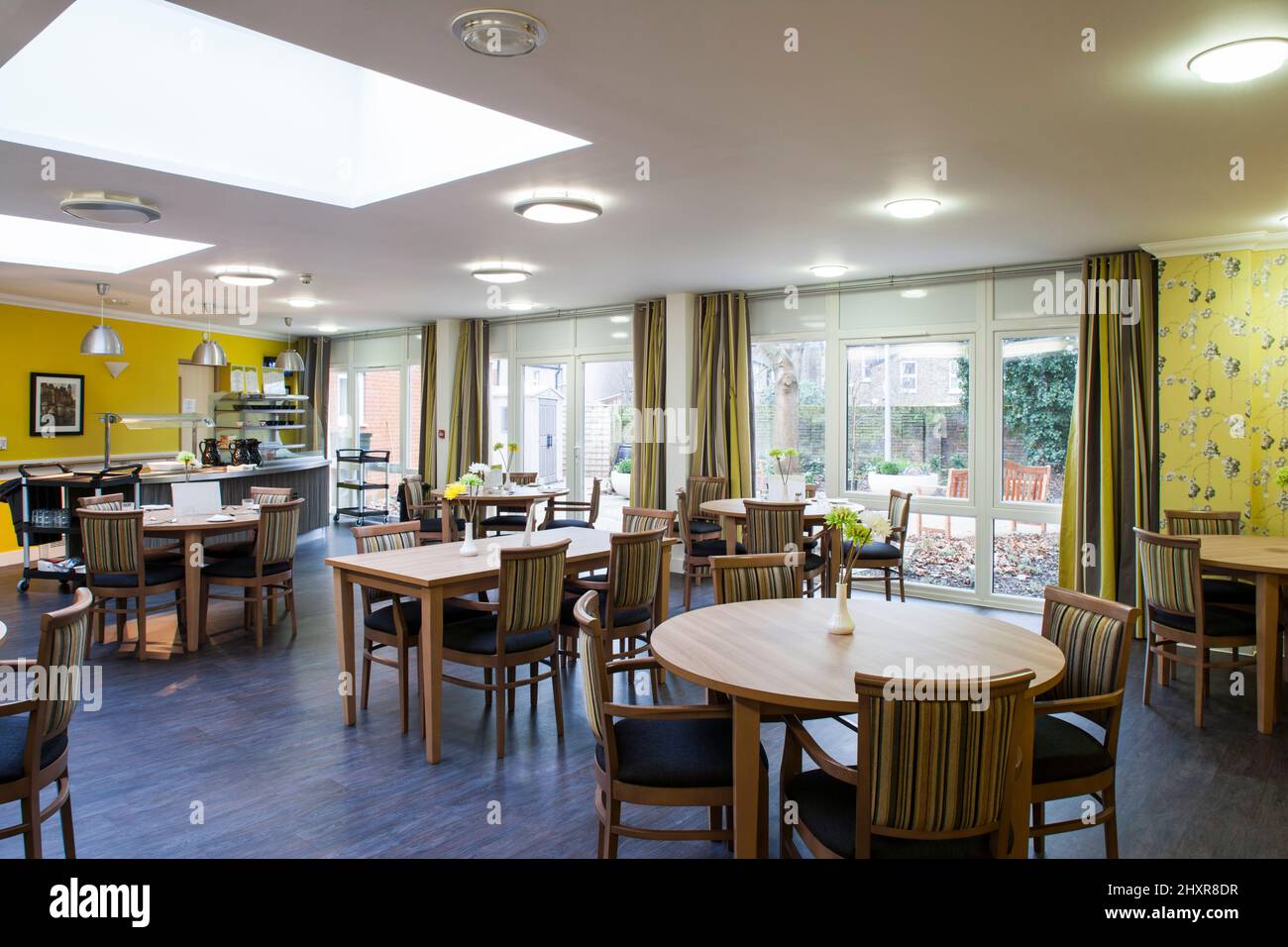 Retirement home dining room hi-res stock photography and images - Alamy