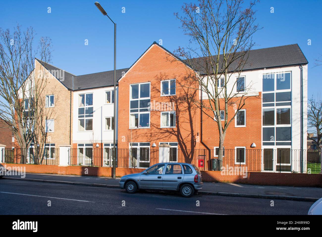 Retirement care home exterior hi-res stock photography and images - Alamy