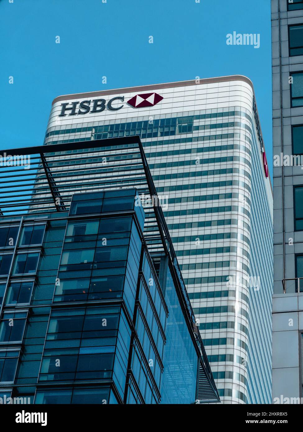 Vertical low angle shot of the HSBC bank building in Canary Wharf in ...