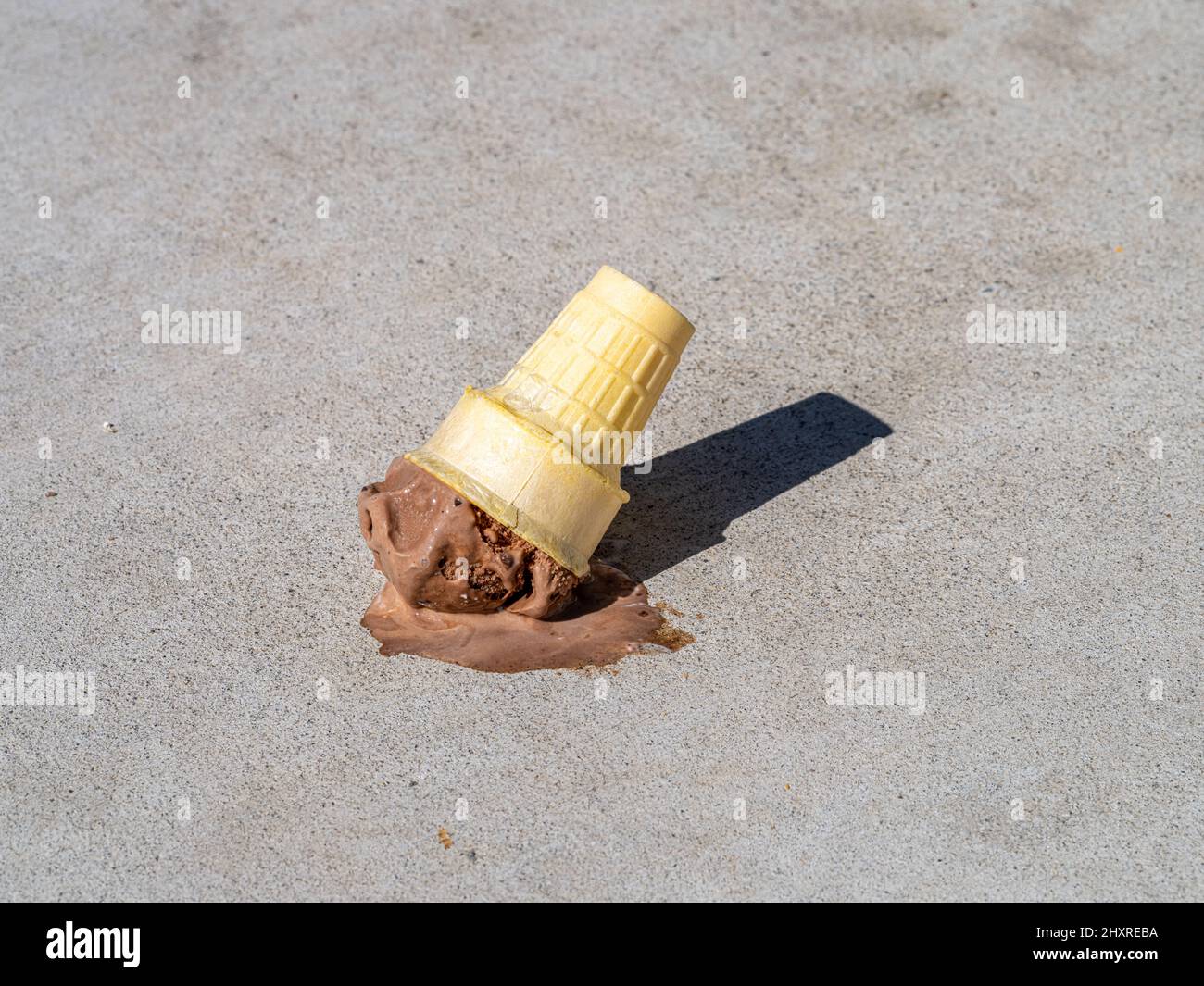 Ice cream cone dropped melting hi-res stock photography and images - Alamy