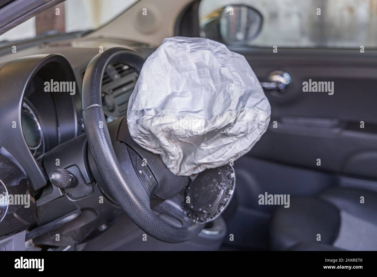 Airbag frontal hi-res stock photography and images - Alamy